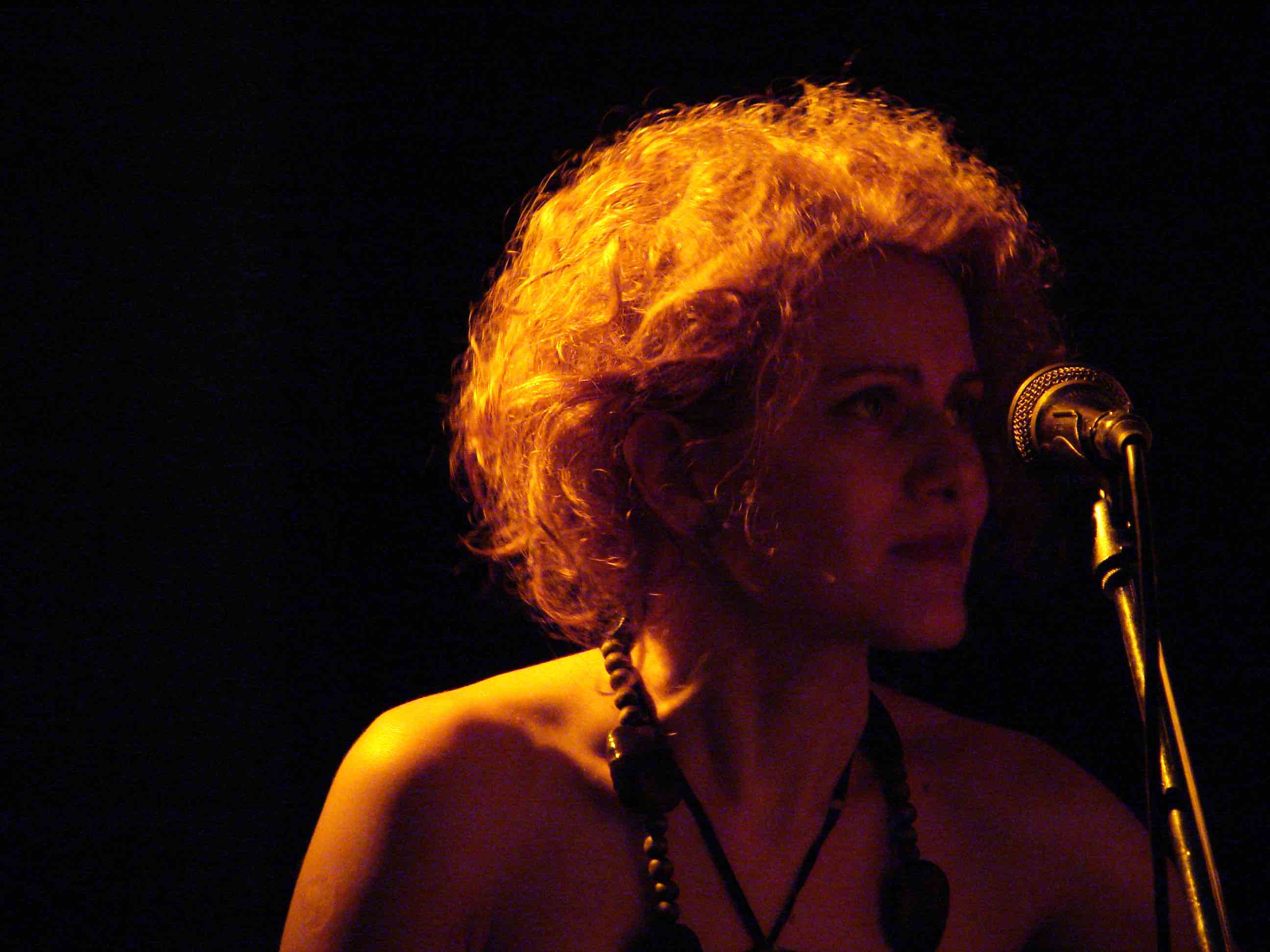 Bilete la Maria Răducanu – Din Levant la Bairro Alto